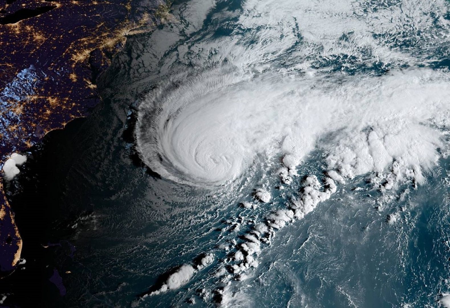 Bermuda gets ready for pass by Category 3 Hurricane Humberto | WITF