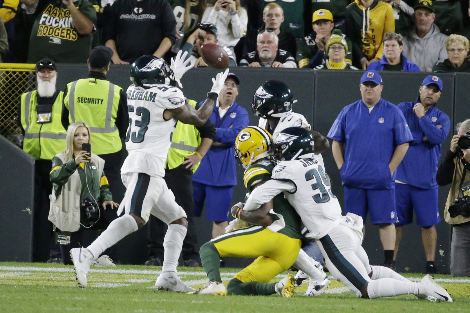 Philadelphia gets late interception off Aaron Rodgers to beat Green Bay ...