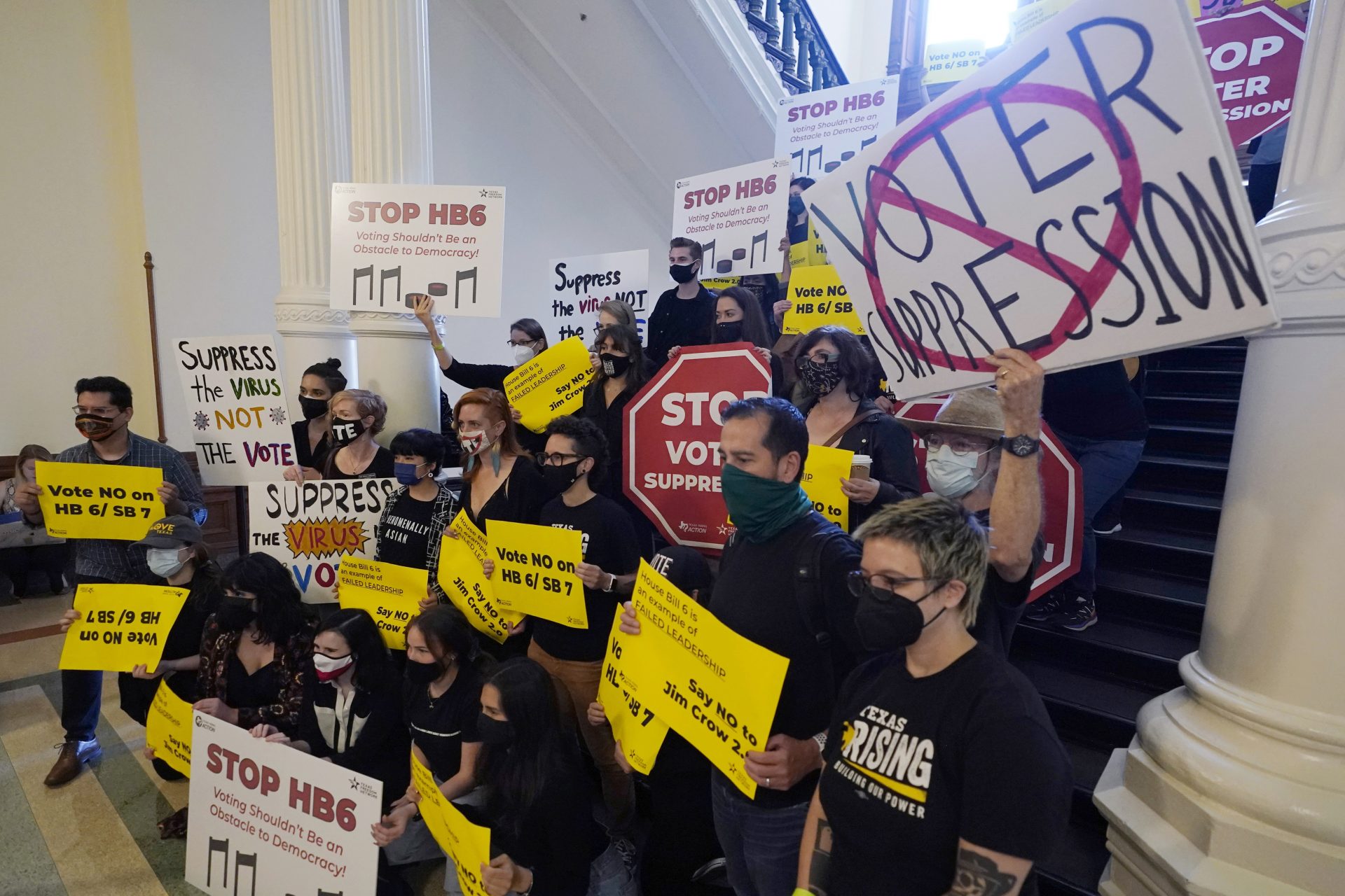 Texas Democrats walk out, stop Republican’s sweeping voting ...