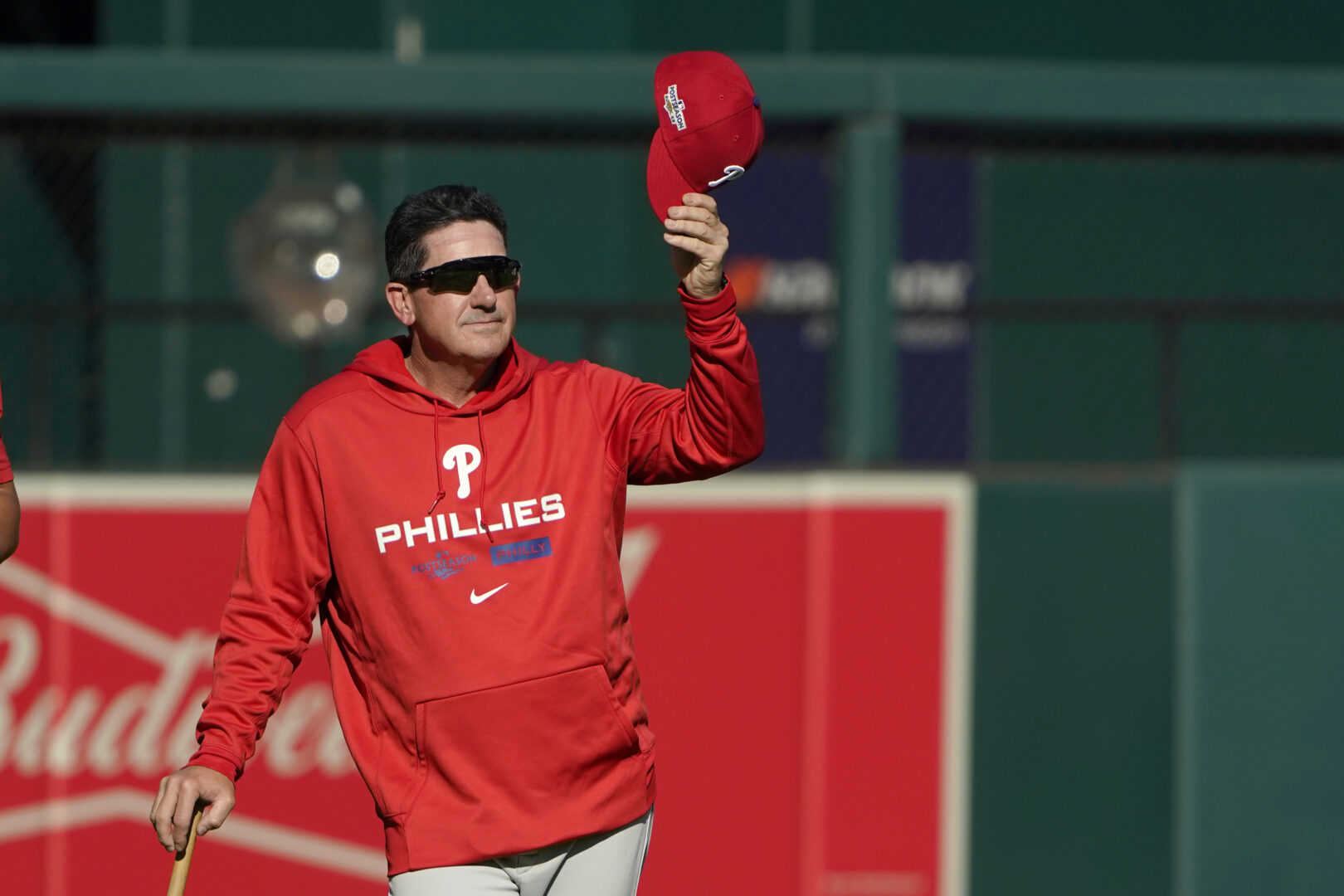 Rob Thomson signs 2-year deal to remain as Phillies manager | WITF
