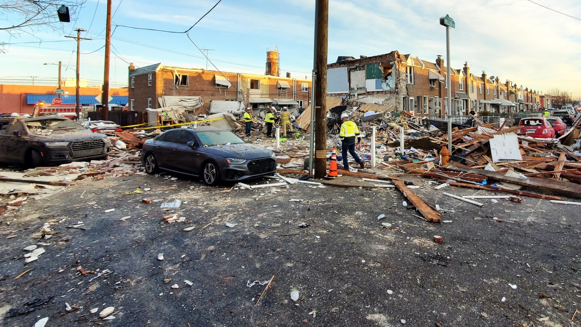 Suspected gas blast levels 2 homes in Philadelphia neighborhood ...