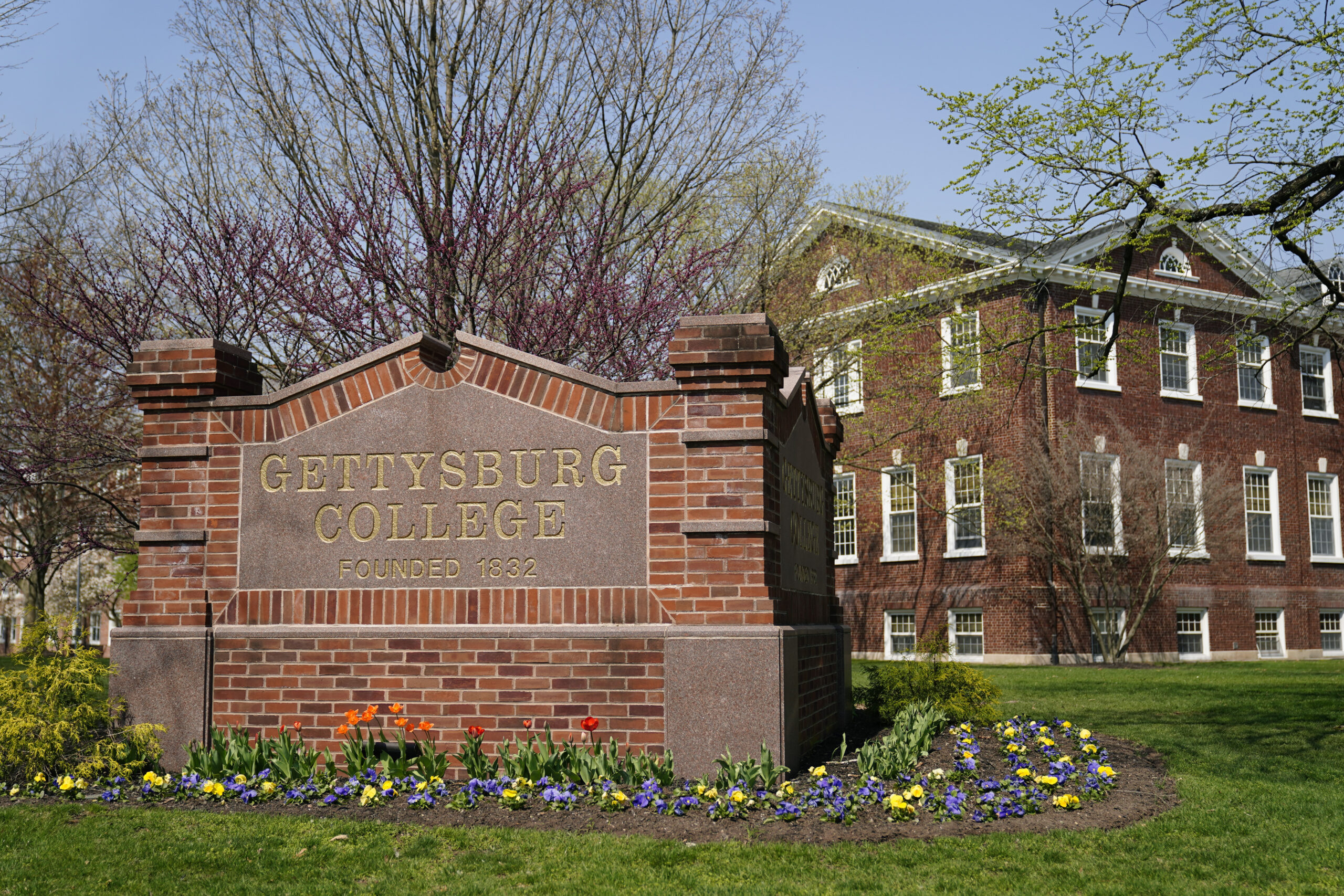 Gettysburg College Sex Assault Suspect Still On The Run Witf