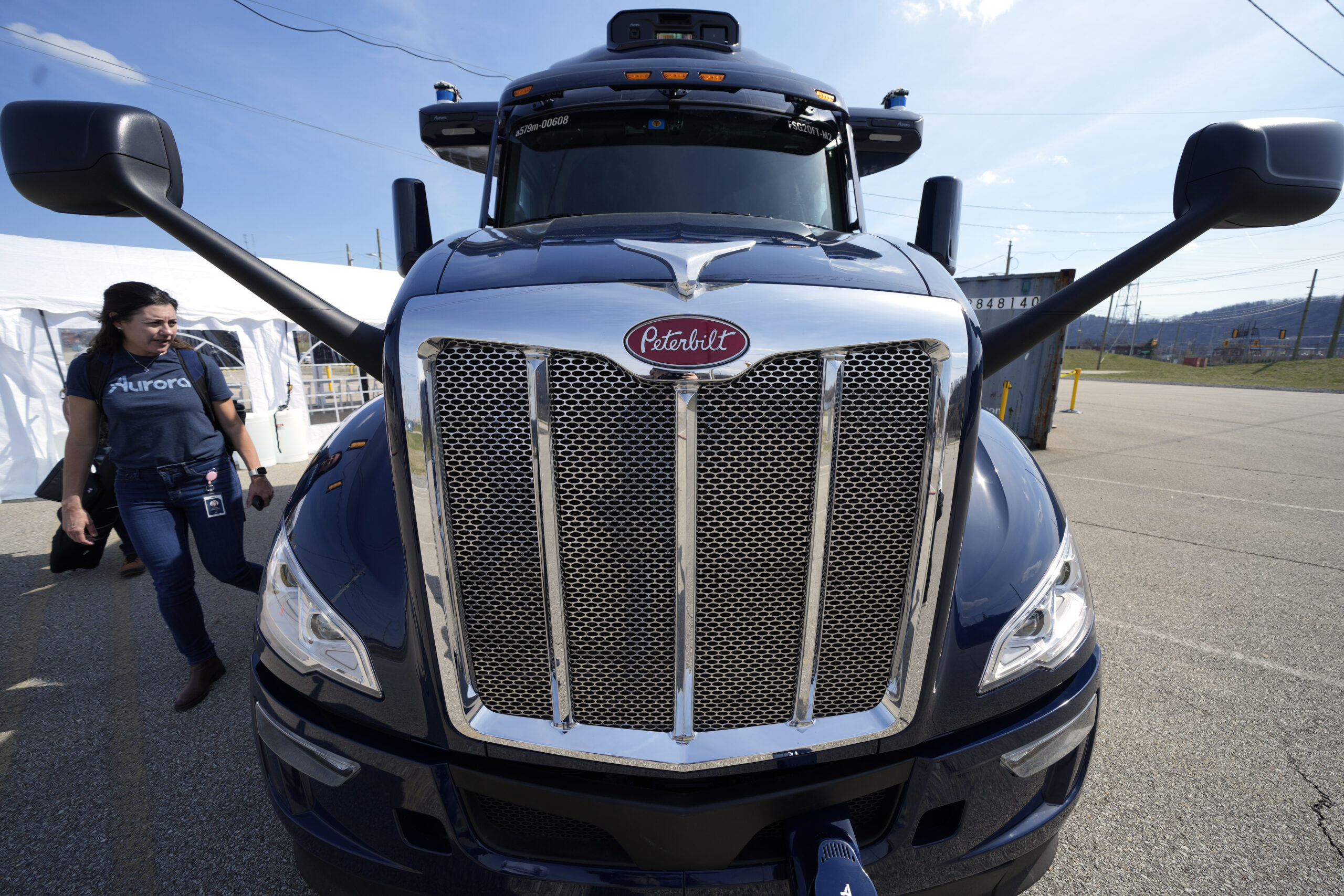 Self-driving tractor-trailers? The future is near | WITF